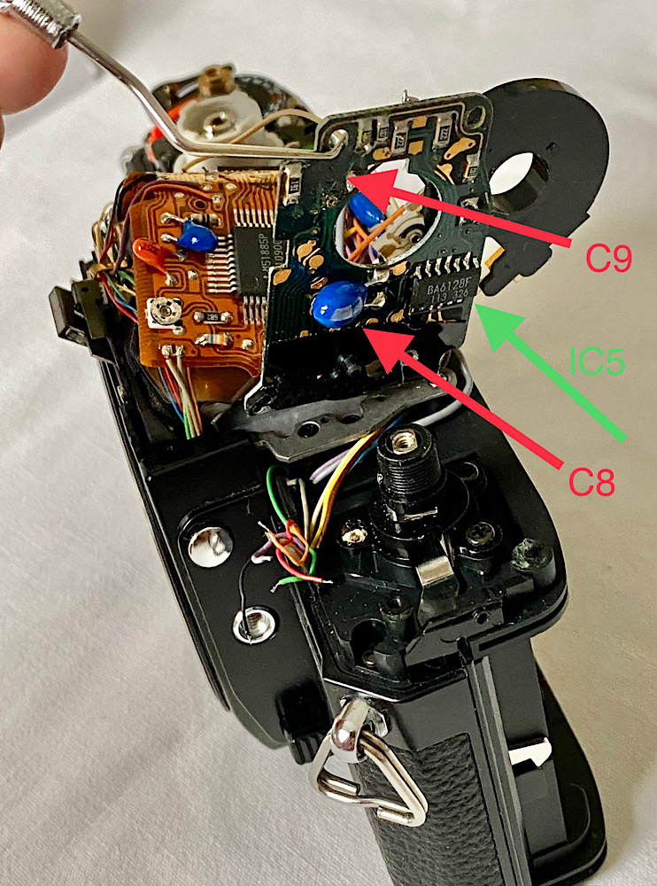 Minolta X-700: LED and trigger problem, capacitor and IC Minolta X-700: LED and trigger problem, capacitor and IC