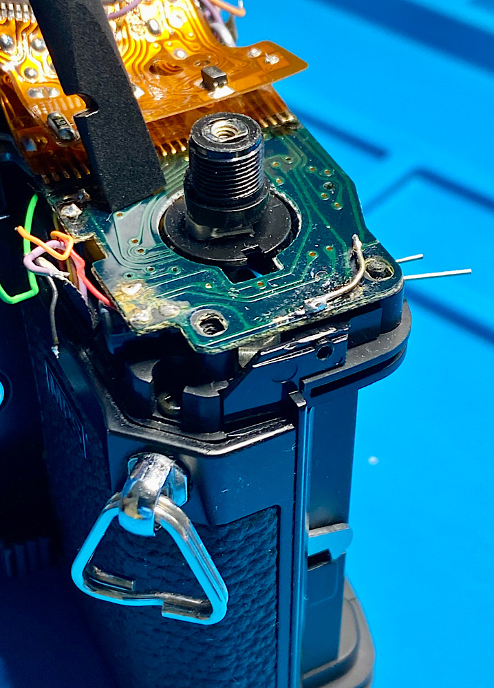 Minolta X-700: LED and trigger problem, capacitor and IC Minolta X-700: LED and trigger problem, capacitor and IC